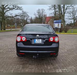 Black Volkswagen Jetta 2005 in Valmiera, with an engine capacity of 2.00 L and mileage of 287 thousand km for 2000 €, photo 8 on AUTOMOTO.COM.LV