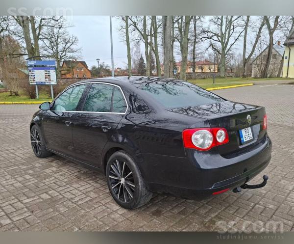 Melns Volkswagen Jetta 2005 Valmiera, ar dzinēja tilpumu 2.00 L un nobraukumu 287 tūkst. km par 2000 €, foto 9 vietnē AUTOMOTO.COM.LV