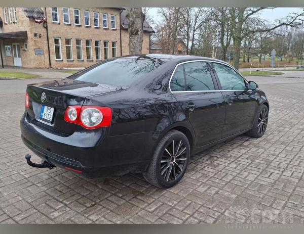 Black Volkswagen Jetta 2005 in Valmiera, with an engine capacity of 2.00 L and mileage of 287 thousand km for 2000 €, photo 7 on AUTOMOTO.COM.LV