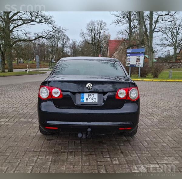 Black Volkswagen Jetta 2005 in Valmiera, with an engine capacity of 2.00 L and mileage of 287 thousand km for 2000 €, photo 8 on AUTOMOTO.COM.LV