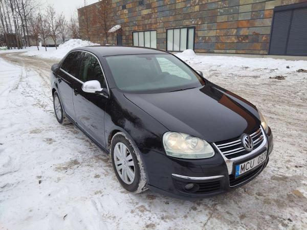 Black Volkswagen Jetta 2006 in Kaunas, with an engine capacity of 1.97 L and mileage of 450 thousand km for 1850 €, photo 1 on AUTOMOTO.COM.LV