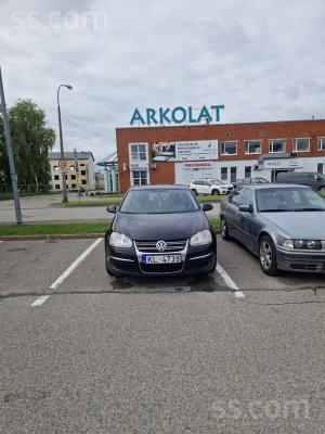 Melns Volkswagen Jetta 2006 Rīga, ar dzinēja tilpumu 1.90 L un nobraukumu 320 tūkst. km par 1500 €, foto  vietnē AUTOMOTO.COM.LV