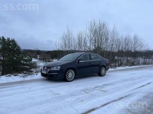 Black Volkswagen Jetta 2006 in Daugavpils, with an engine capacity of 1.90 L and mileage of 329 thousand km for 1000 €, photo 9 on AUTOMOTO.COM.LV