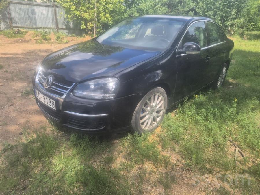 Black Volkswagen Jetta 2006 in Daugavpils, with an engine capacity of 1.90 L and mileage of 331 thousand km for 1750 €, photo 1 on AUTOMOTO.COM.LV