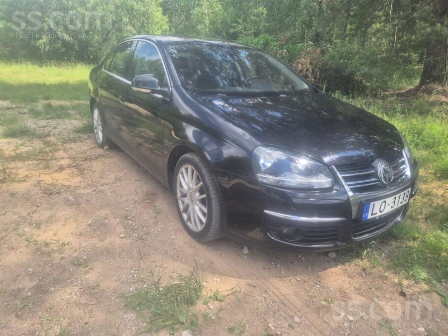 Black Volkswagen Jetta 2006 in Daugavpils, with an engine capacity of 1.90 L and mileage of 331 thousand km for 1750 €, photo 3 on AUTOMOTO.COM.LV
