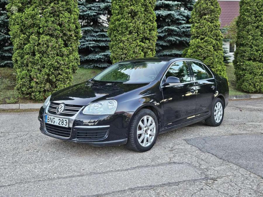 Black Volkswagen Jetta 2006 in Prienai, with an engine capacity of 1.90 L and mileage of 201 thousand km for 1750 €, photo 1 on AUTOMOTO.COM.LV
