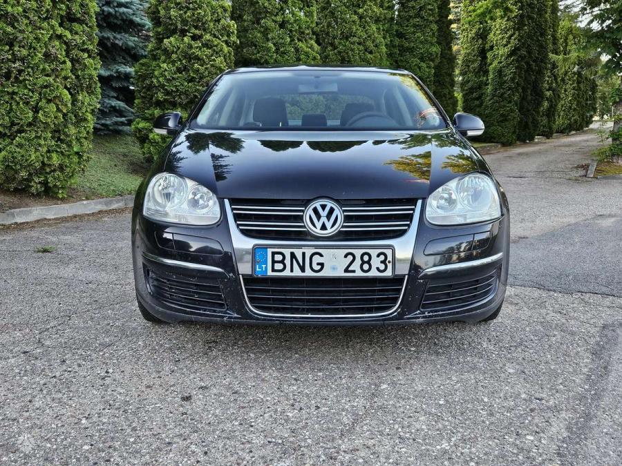 Black Volkswagen Jetta 2006 in Prienai, with an engine capacity of 1.90 L and mileage of 201 thousand km for 1750 €, photo 3 on AUTOMOTO.COM.LV