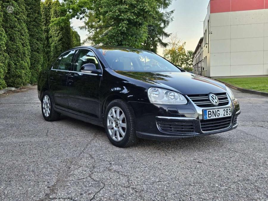Black Volkswagen Jetta 2006 in Prienai, with an engine capacity of 1.90 L and mileage of 201 thousand km for 1750 €, photo 4 on AUTOMOTO.COM.LV