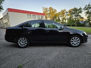 Black Volkswagen Jetta 2006 in Prienai, with an engine capacity of 1.90 L and mileage of 201 thousand km for 1750 €, photo 5 on AUTOMOTO.COM.LV