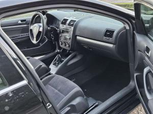 Black Volkswagen Jetta 2006 in Prienai, with an engine capacity of 1.90 L and mileage of 201 thousand km for 1750 €, photo 10 on AUTOMOTO.COM.LV