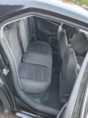 Black Volkswagen Jetta 2006 in Prienai, with an engine capacity of 1.90 L and mileage of 201 thousand km for 1750 €, photo 12 on AUTOMOTO.COM.LV