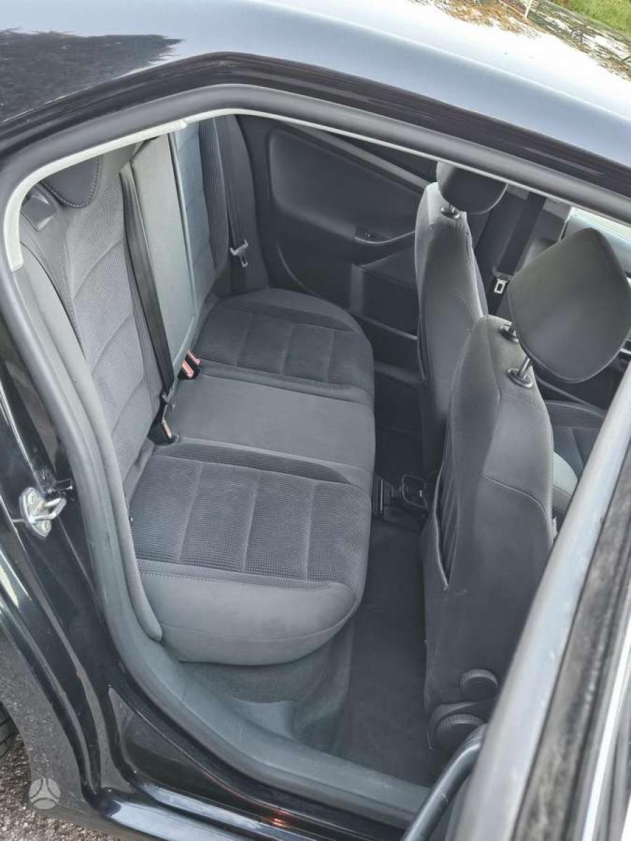 Black Volkswagen Jetta 2006 in Prienai, with an engine capacity of 1.90 L and mileage of 201 thousand km for 1750 €, photo 12 on AUTOMOTO.COM.LV