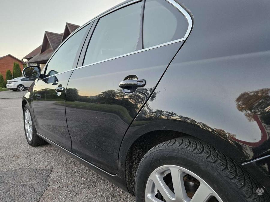 Black Volkswagen Jetta 2006 in Prienai, with an engine capacity of 1.90 L and mileage of 201 thousand km for 1750 €, photo 14 on AUTOMOTO.COM.LV