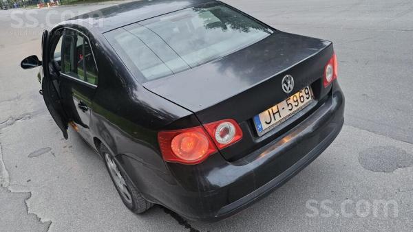 Melns Volkswagen Jetta 2006 Rīga, ar dzinēja tilpumu 1.60 L un nobraukumu 249 tūkst. km par 1100 €, foto 2 vietnē AUTOMOTO.COM.LV