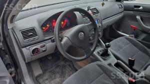 Black Volkswagen Jetta 2006 in Riga, with an engine capacity of 1.60 L and mileage of 249 thousand km for 1100 €, photo 4 on AUTOMOTO.COM.LV