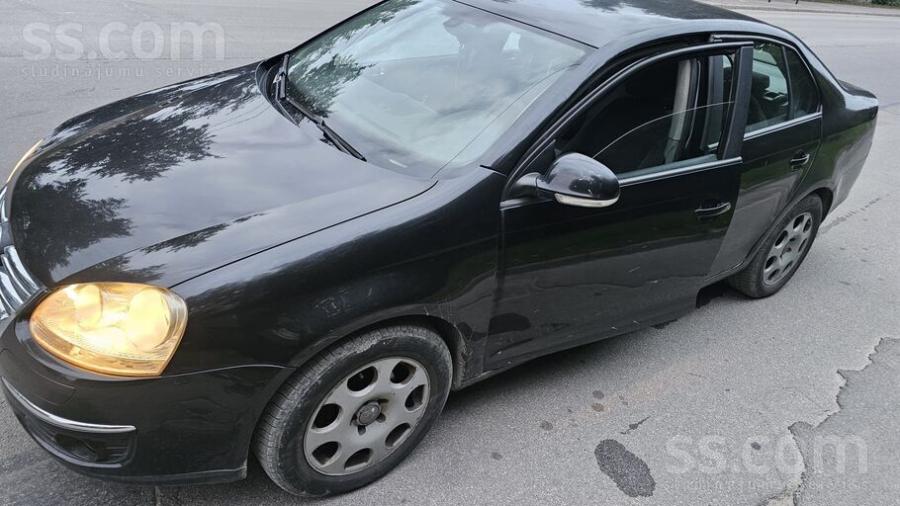 Black Volkswagen Jetta 2006 in Riga, with an engine capacity of 1.60 L and mileage of 249 thousand km for 1100 €, photo 7 on AUTOMOTO.COM.LV