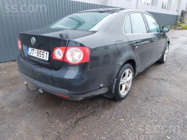 Melns Volkswagen Jetta 2006 Rīga, ar dzinēja tilpumu 1.60 L un nobraukumu 361 tūkst. km par 880 €, foto 4 vietnē AUTOMOTO.COM.LV