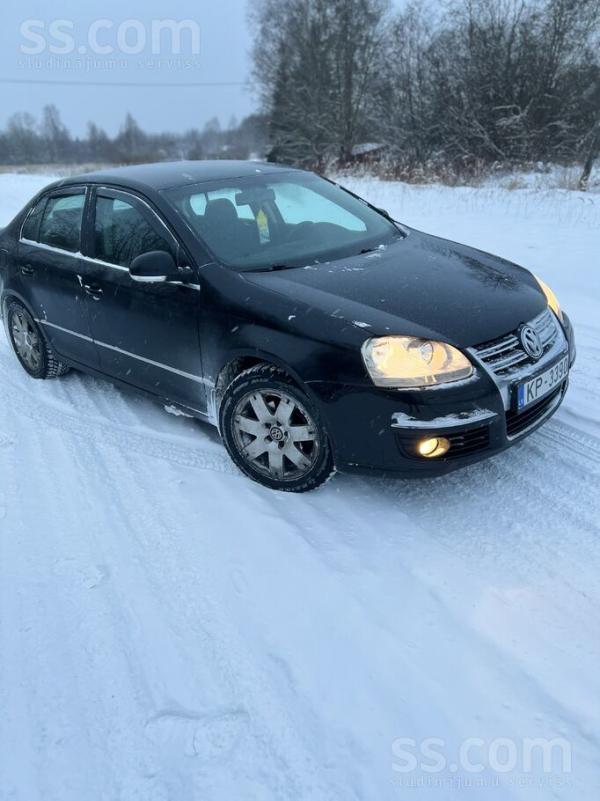 Black Volkswagen Jetta 2007 in Gulbene, with an engine capacity of 1.90 L and mileage of 299 thousand km for 1750 €, photo 1 on AUTOMOTO.COM.LV