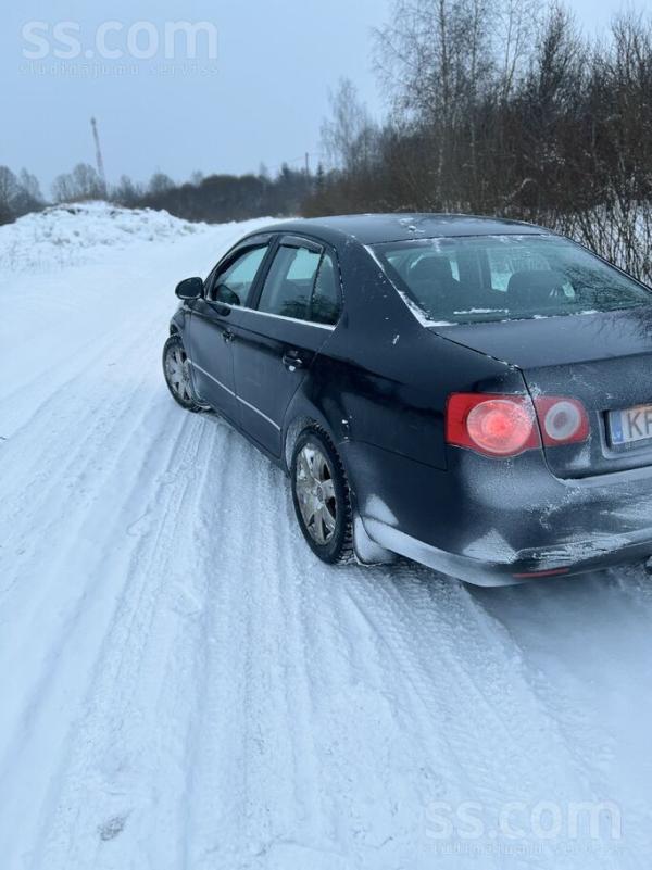 Black Volkswagen Jetta 2007 in Gulbene, with an engine capacity of 1.90 L and mileage of 299 thousand km for 1750 €, photo 4 on AUTOMOTO.COM.LV