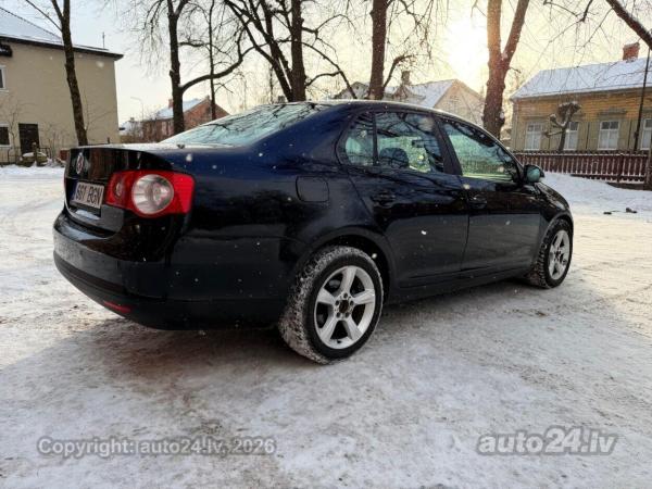 Black Volkswagen Jetta 2007 in Tartu, with an engine capacity of 1.90 L and mileage of 325 thousand km for 2200 €, photo 6 on AUTOMOTO.COM.LV