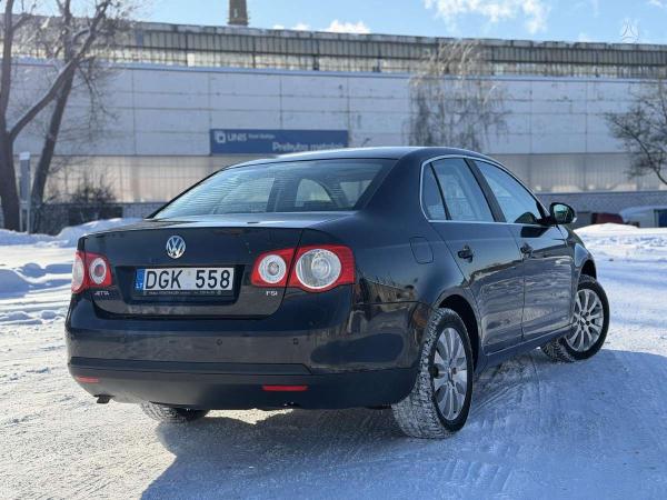 Melns Volkswagen Jetta 2007 Viļņa, ar dzinēja tilpumu 1.60 L un nobraukumu 190 tūkst. km par 1250 €, foto 4 vietnē AUTOMOTO.COM.LV