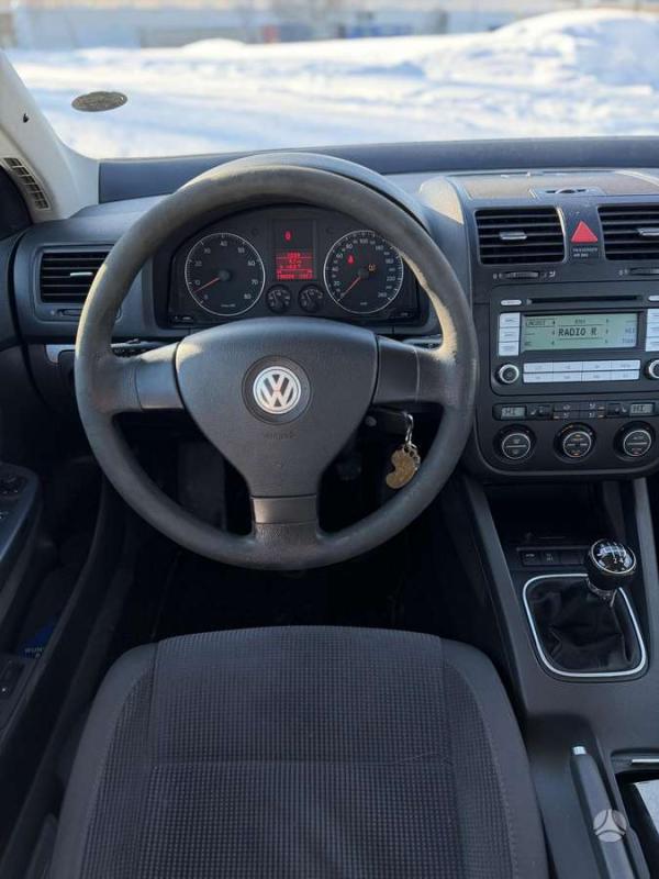 Melns Volkswagen Jetta 2007 Viļņa, ar dzinēja tilpumu 1.60 L un nobraukumu 190 tūkst. km par 1250 €, foto 9 vietnē AUTOMOTO.COM.LV