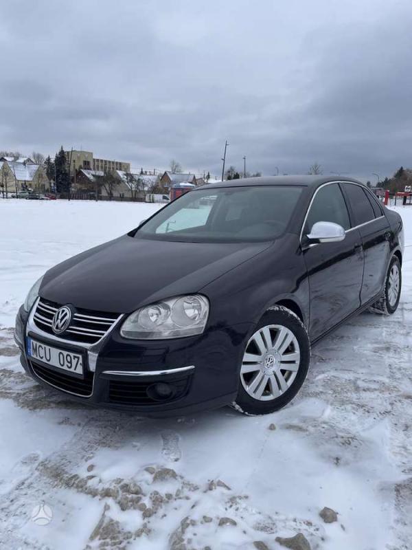 Black Volkswagen Jetta 2007 in Alytus, with an engine capacity of 1.97 L and mileage of 420 thousand km for 1850 €, photo 1 on AUTOMOTO.COM.LV