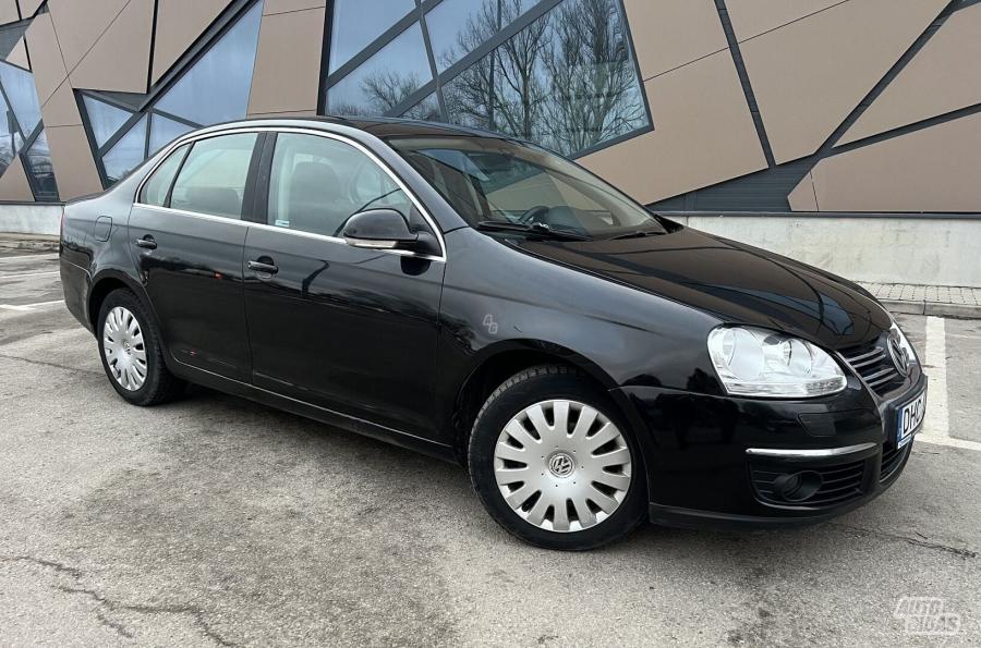 Melns Volkswagen Jetta 2007 Šauļi, ar dzinēja tilpumu 1.90 L un nobraukumu 290 tūkst. km par 1600 €, foto 3 vietnē AUTOMOTO.COM.LV