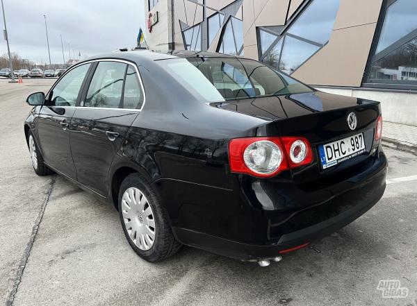 Black Volkswagen Jetta 2007 in Siauliai, with an engine capacity of 1.90 L and mileage of 290 thousand km for 1600 €, photo 6 on AUTOMOTO.COM.LV