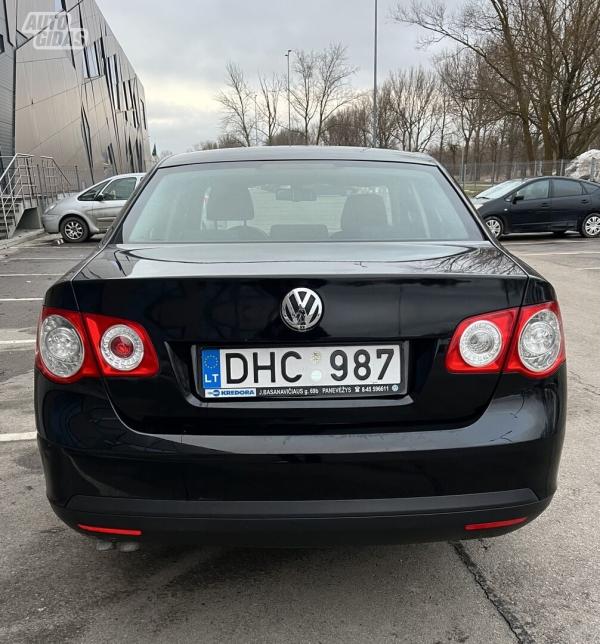 Black Volkswagen Jetta 2007 in Siauliai, with an engine capacity of 1.90 L and mileage of 290 thousand km for 1600 €, photo 8 on AUTOMOTO.COM.LV