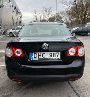 Melns Volkswagen Jetta 2007 Šauļi, ar dzinēja tilpumu 1.90 L un nobraukumu 290 tūkst. km par 1600 €, foto 8 vietnē AUTOMOTO.COM.LV