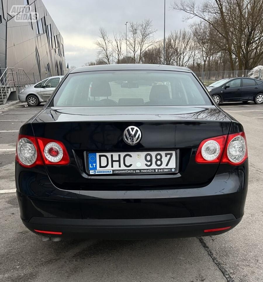 Melns Volkswagen Jetta 2007 Šauļi, ar dzinēja tilpumu 1.90 L un nobraukumu 290 tūkst. km par 1600 €, foto 8 vietnē AUTOMOTO.COM.LV