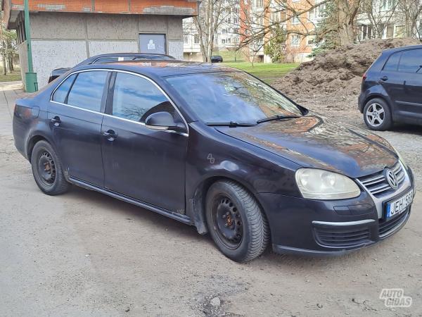 Melns Volkswagen Jetta 2007 Klaipėda, ar dzinēja tilpumu 2.00 L un nobraukumu 400 tūkst. km par 500 €, foto 1 vietnē AUTOMOTO.COM.LV