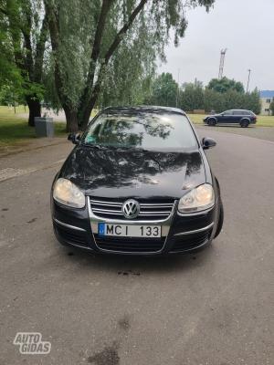 Black Volkswagen Jetta 2007 in Panevezys, with an engine capacity of 1.90 L and mileage of 240 thousand km for 1050 €, photo  on AUTOMOTO.COM.LV