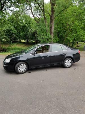 Melns Volkswagen Jetta 2007 Panevēža, ar dzinēja tilpumu 1.90 L un nobraukumu 240 tūkst. km par 1050 €, foto 3 vietnē AUTOMOTO.COM.LV