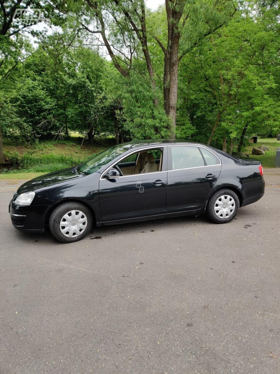 Melns Volkswagen Jetta 2007 Panevēža, ar dzinēja tilpumu 1.90 L un nobraukumu 240 tūkst. km par 1050 €, foto 3 vietnē AUTOMOTO.COM.LV