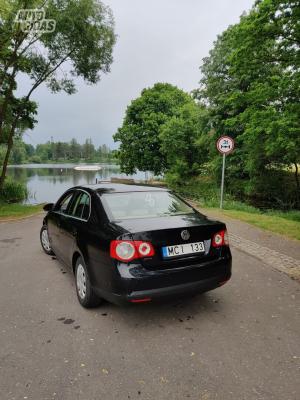 Melns Volkswagen Jetta 2007 Panevēža, ar dzinēja tilpumu 1.90 L un nobraukumu 240 tūkst. km par 1050 €, foto 4 vietnē AUTOMOTO.COM.LV