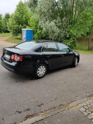 Melns Volkswagen Jetta 2007 Panevēža, ar dzinēja tilpumu 1.90 L un nobraukumu 240 tūkst. km par 1050 €, foto 5 vietnē AUTOMOTO.COM.LV