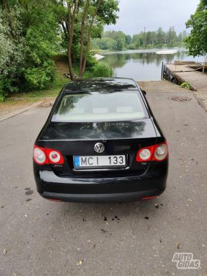 Melns Volkswagen Jetta 2007 Panevēža, ar dzinēja tilpumu 1.90 L un nobraukumu 240 tūkst. km par 1050 €, foto 7 vietnē AUTOMOTO.COM.LV
