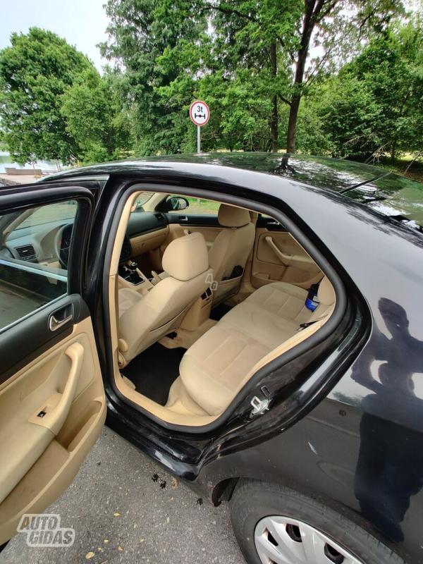 Black Volkswagen Jetta 2007 in Panevezys, with an engine capacity of 1.90 L and mileage of 240 thousand km for 1050 €, photo 8 on AUTOMOTO.COM.LV