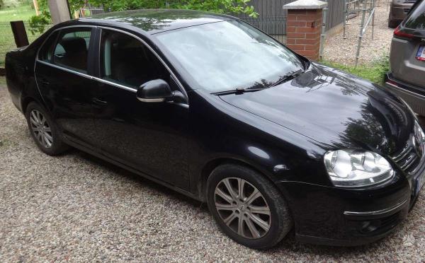Black Volkswagen Jetta 2007 in Vilnius, with an engine capacity of 1.90 L and mileage of 297 thousand km for 1500 €, photo 1 on AUTOMOTO.COM.LV