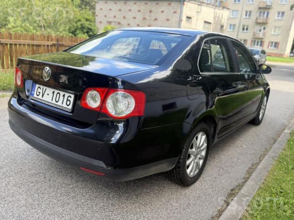 Black Volkswagen Jetta 2007 in Kuldiga, with an engine capacity of 1.60 L and mileage of 169 thousand km for 1850 €, photo 4 on AUTOMOTO.COM.LV