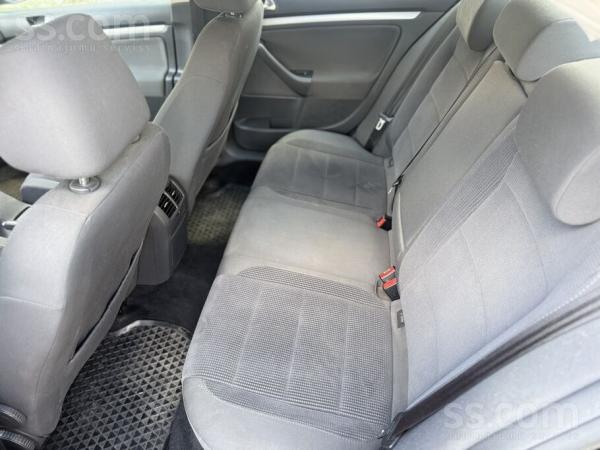 Black Volkswagen Jetta 2007 in Kuldiga, with an engine capacity of 1.60 L and mileage of 169 thousand km for 1850 €, photo 8 on AUTOMOTO.COM.LV