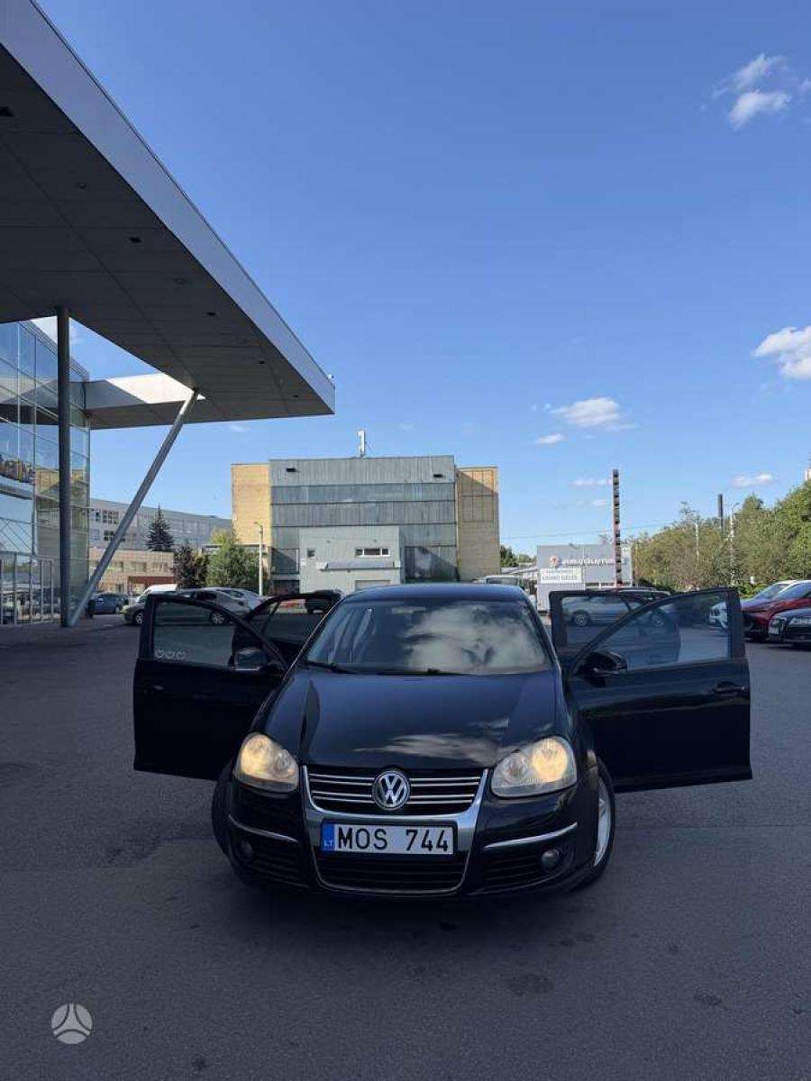 Melns Volkswagen Jetta 2007 Viļņa, ar dzinēja tilpumu 1.90 L un nobraukumu 324 tūkst. km par 1380 €, foto 1 vietnē AUTOMOTO.COM.LV