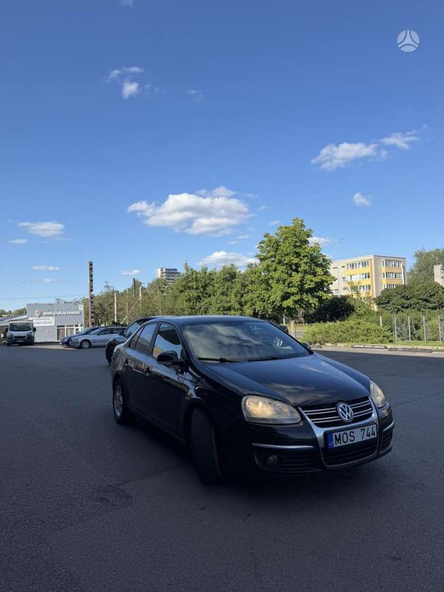 Melns Volkswagen Jetta 2007 Viļņa, ar dzinēja tilpumu 1.90 L un nobraukumu 324 tūkst. km par 1380 €, foto 3 vietnē AUTOMOTO.COM.LV
