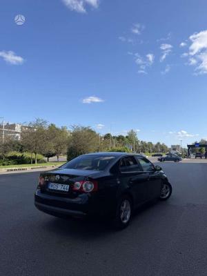 Melns Volkswagen Jetta 2007 Viļņa, ar dzinēja tilpumu 1.90 L un nobraukumu 324 tūkst. km par 1380 €, foto 4 vietnē AUTOMOTO.COM.LV