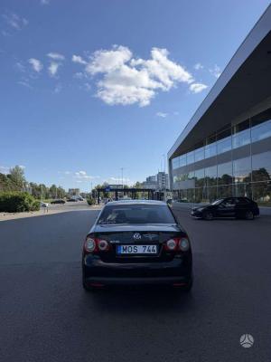 Melns Volkswagen Jetta 2007 Viļņa, ar dzinēja tilpumu 1.90 L un nobraukumu 324 tūkst. km par 1380 €, foto 5 vietnē AUTOMOTO.COM.LV