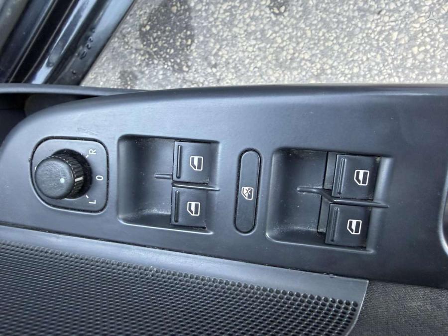 Melns Volkswagen Jetta 2007 Viļņa, ar dzinēja tilpumu 1.90 L un nobraukumu 324 tūkst. km par 1380 €, foto 7 vietnē AUTOMOTO.COM.LV
