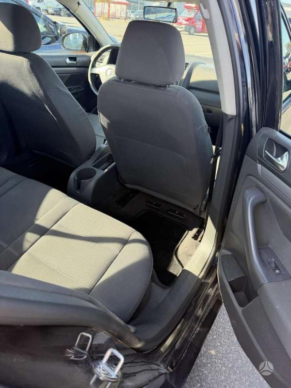 Black Volkswagen Jetta 2007 in Vilnius, with an engine capacity of 1.90 L and mileage of 324 thousand km for 1380 €, photo 7 on AUTOMOTO.COM.LV