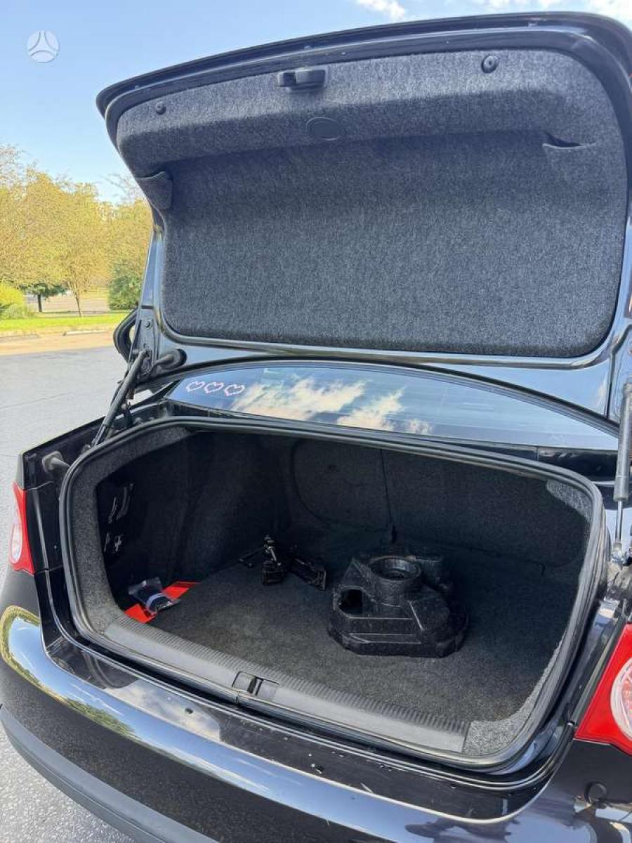 Melns Volkswagen Jetta 2007 Viļņa, ar dzinēja tilpumu 1.90 L un nobraukumu 324 tūkst. km par 1380 €, foto 10 vietnē AUTOMOTO.COM.LV